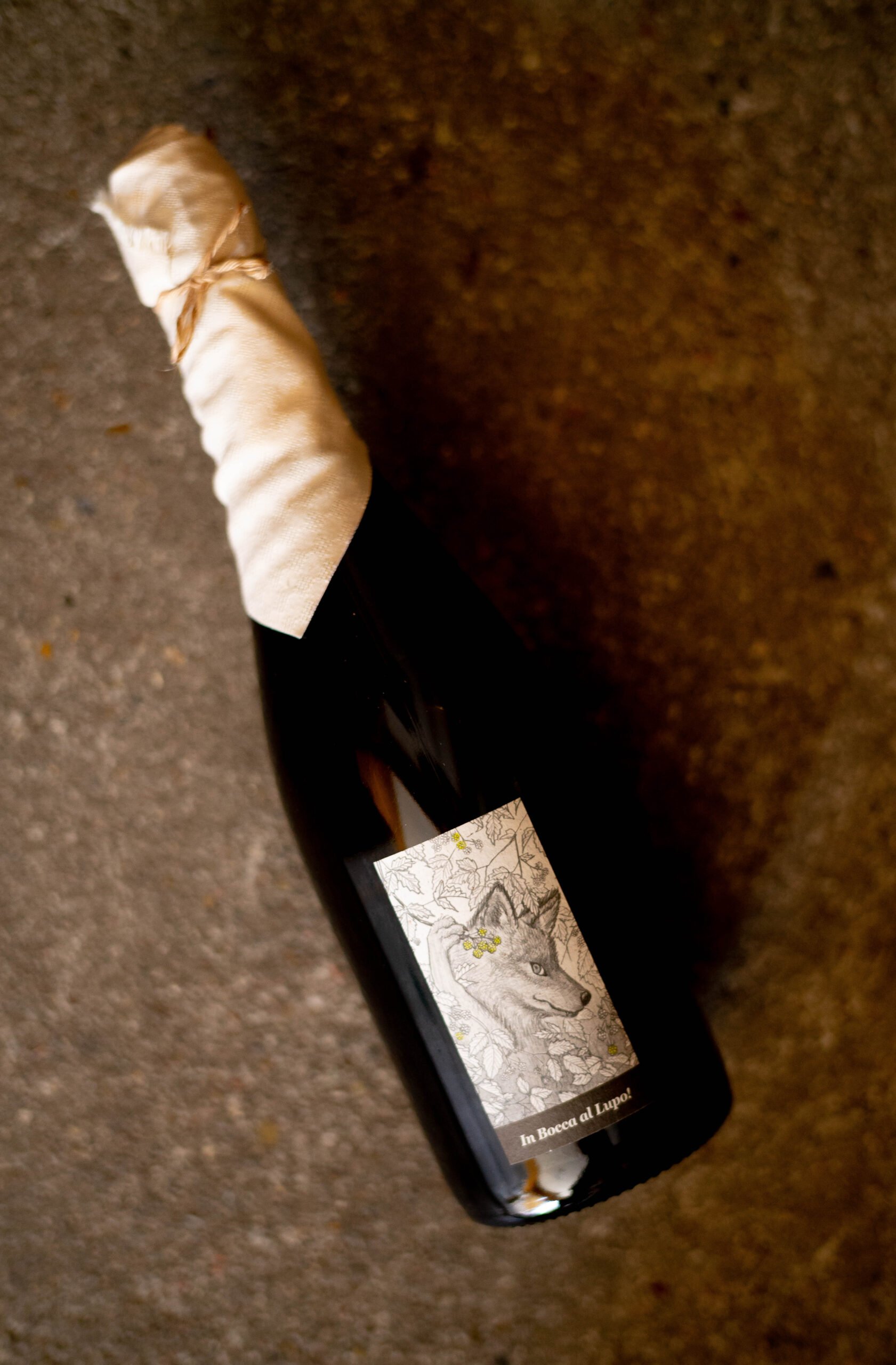 アズッカ エ アズッコ azucca e azucco オオカミのスプマンテ 『キミに幸あれ！』 2021【SOLD OUT】 - 富屋酒店 名古屋