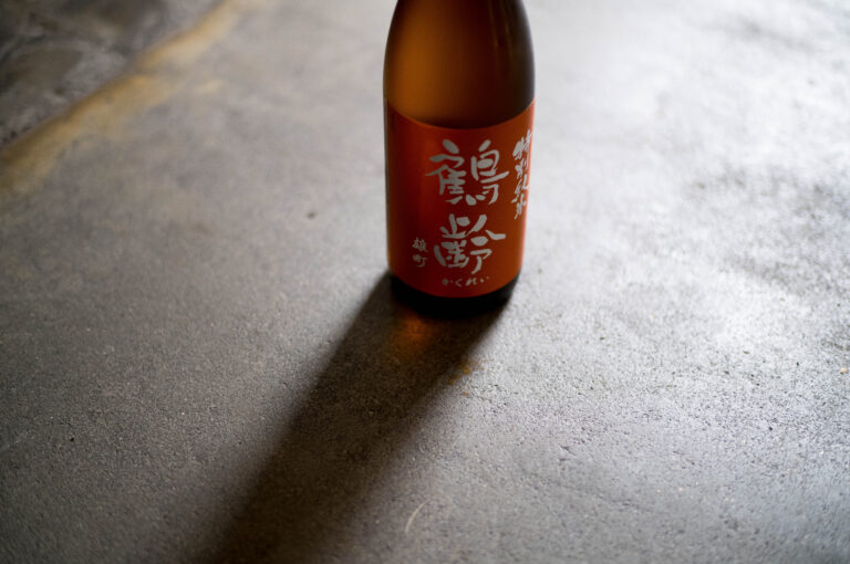 雄町の力強さをしなやかに味わう素敵な作品 「鶴齢 KAKUREI 特別純米 ＜雄町 OMACHI＞ 火入れ R6BY」 - 富屋酒店 名古屋